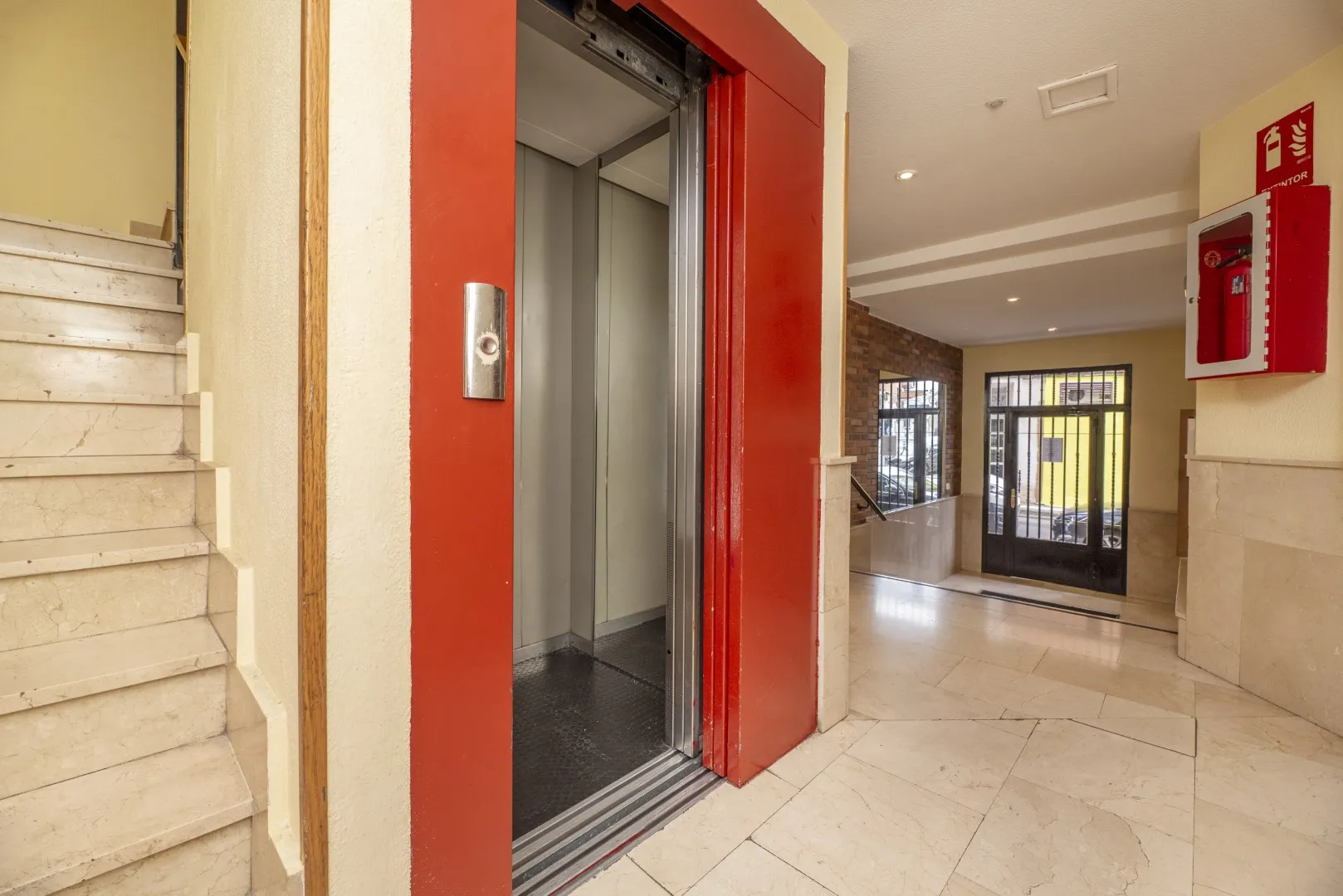 Hydraulic Lifts: A Smart Choice for Low-Rise Buildings